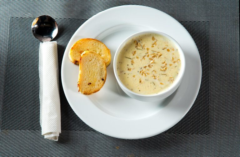 Meryl Streep’s 1970s New England Clam Chowder Is Pure Cozy Perfection ...